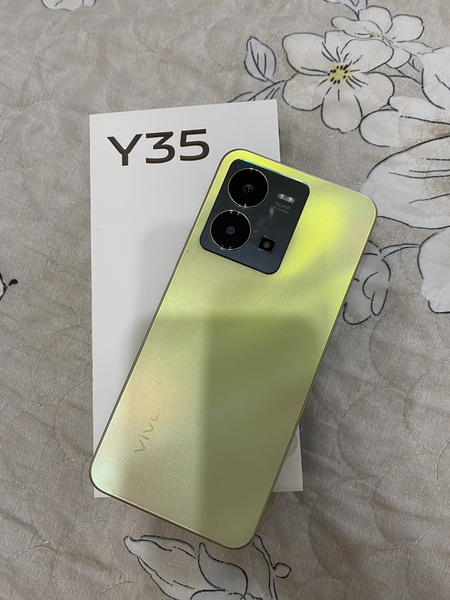 vivo y35 с коробкой документов в идеальном состоянии 128 гб памяти
