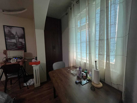Срочно продается квартира на Мирзо Улугбекском районе 1/5/9 (J2966)
