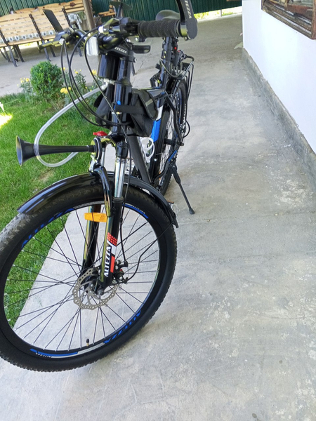 Velosiped yangi sotiladi