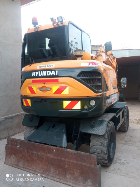 Ekskavator xizmatini taklif etamiz