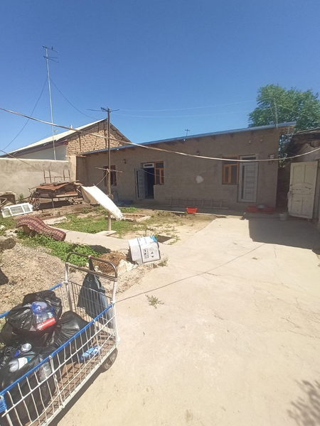 Vagzaldan hamma qulayliklarga ega hovli sotiladi