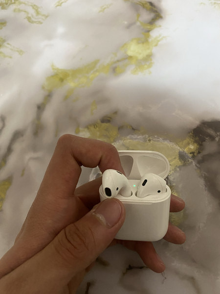 продается Airpods 2 оригинал