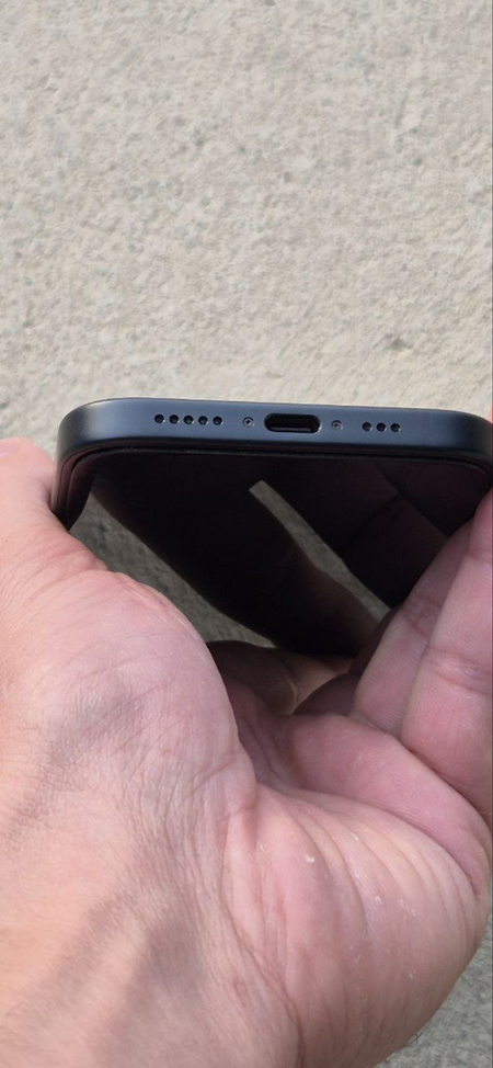 I phone 15 qora rangda 128 gb narxi 550$