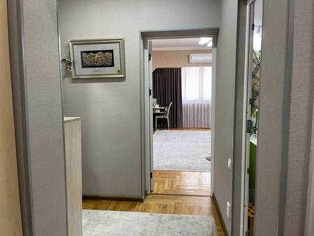 Улица Мирзо Улугбека Раздельная Трехкомнатная квартира 3/9 (J3339)