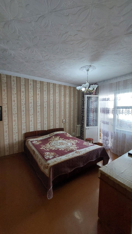 Продаётся на Сергели 8, 3/9/9 чистая.