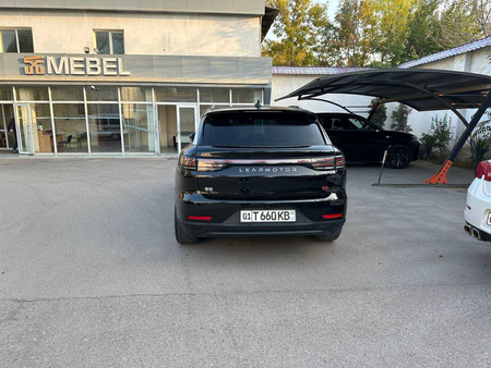 Продаётся автомобиль Leapmotor C11 dual motor чёрного цвета, 2022/2023