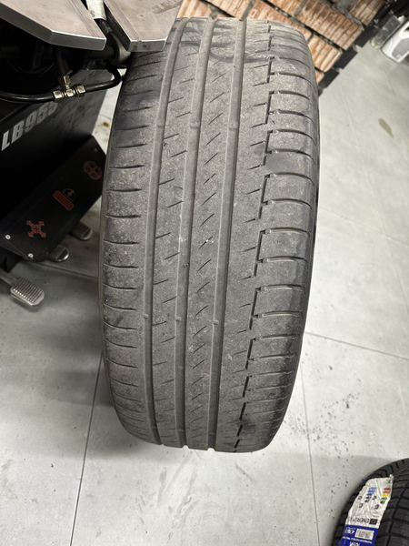 235 55 R19 Contenintal