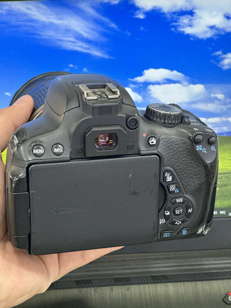 Canon EOS 650D 18-200mm zoom obektiv