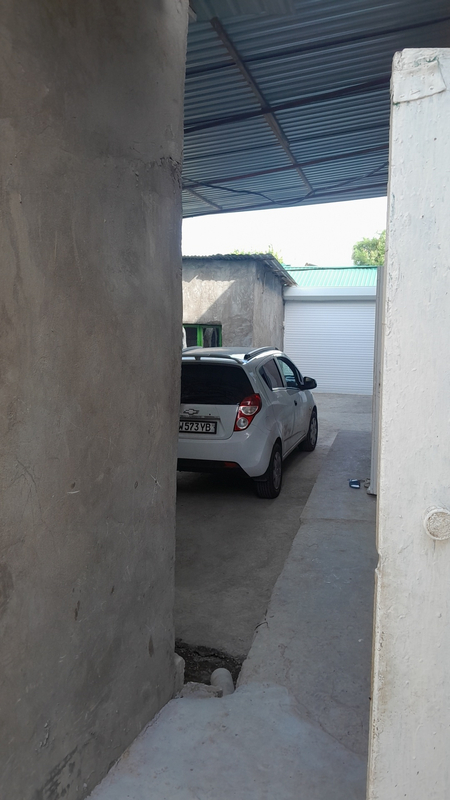 Uy sotiladi srochna narhi kelishiladi