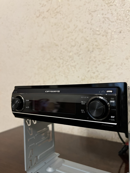Pioneer Carrozzeria DEH-P940 magnitafon sotiladi. Blutusi bor.