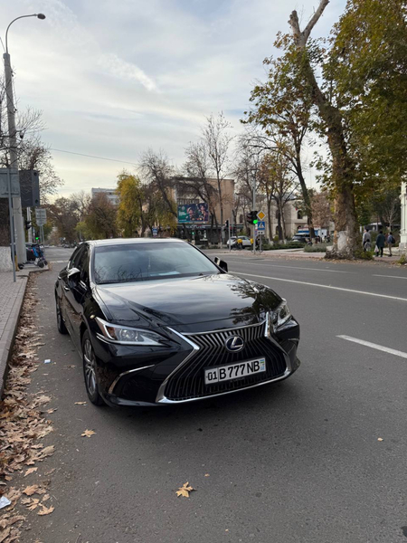 Lexus ES300 hybrid oʻzimmiki srochno sotiladi 2021