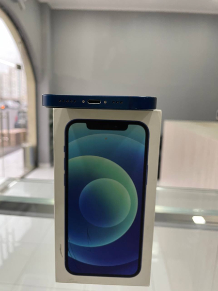 Телефон Iphone 12
