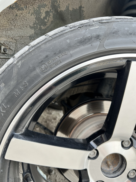 Vossen 17 diska sotiladi