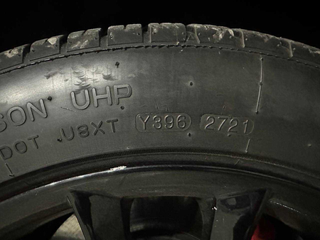 Срочна продаётся б/у шины в идеальным состояние 275/40/18R