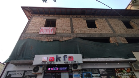 Yangiyol dilorom tabaka yonida joy sotiladi xamma xujatlari joyida