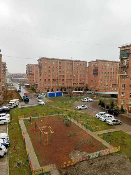 срочна Горит аренда 2 комнатная квартира возле Метро за 400$ id sh 363