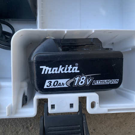 Makita Dlx2012mwx Black & White Cordless Twin Pack 18 Volt