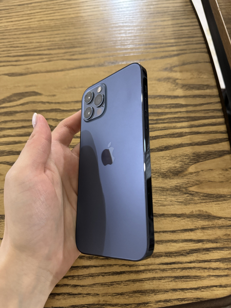 Продается iPhone 12 pro 128