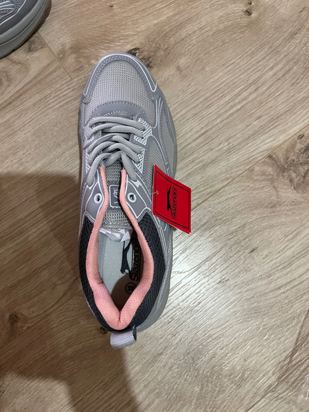 Продам новые женские кроссовки slazenger
