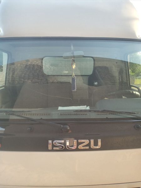 Izuzu 5 t sotiladi