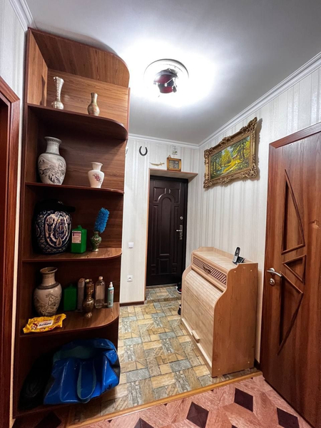 3/1/5 Буз-2,Автосалон Пойтахт, Тараканчик