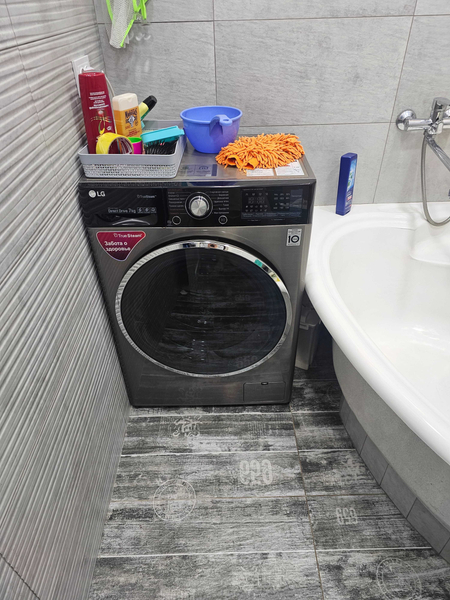 ПРОДАМ LG F2J9HS2S 7кг Стиральная машина (TrueSteam/TurboWash/ThinQ).