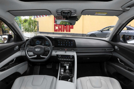 Hyundai Elantra 2023