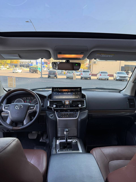 Продается автомобиль Toyota Land Cruiser 200