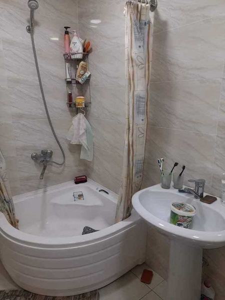 Продается дом 1,5 сот Мирабадский район , ориентир кафе Каралина .