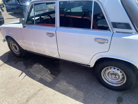 vaz 21-01 sotiladi