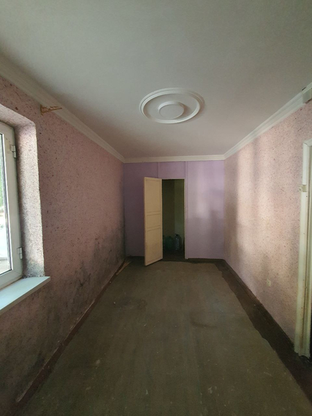 Продаётся 2х комнатная квартира на 1 этаже в 4х этажном доме,Партсъезд