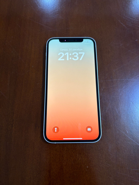 Apple iPhone 12 белый 64 gb в отличном состоянии