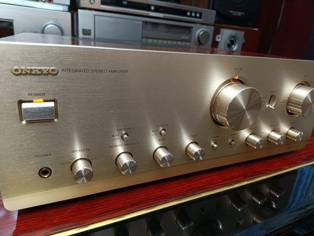 Усилитель Onkyo Integra A-927.