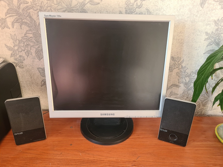 Монитор Samsung SyncMaster 720n