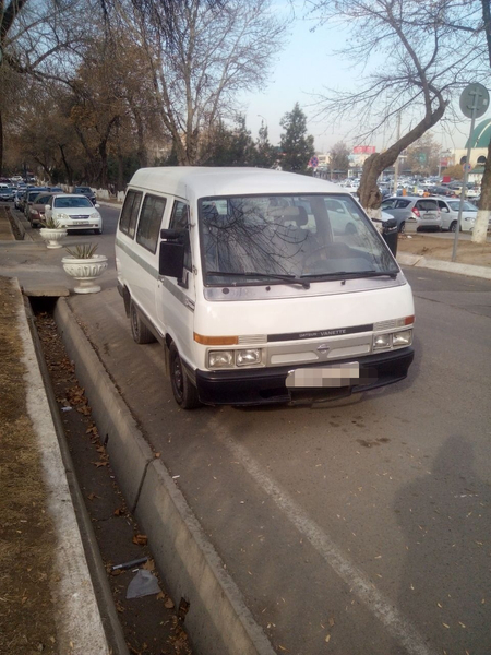 Nissan vanete микроавтобус