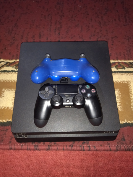 Ps4 slim 1 TB pamet plombo bor 9.00 fleshkali prashifka 2 pult arigina