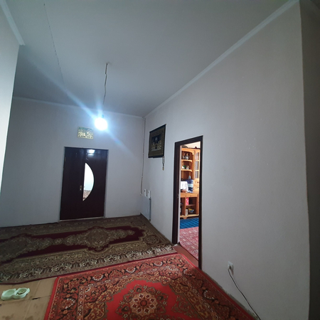 Kogon yo'l yoqasida kottejd sotiladi