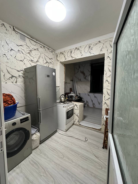 Qoraqamich 2/5 4/3/4 balkon 2/6 srochno sotiladi