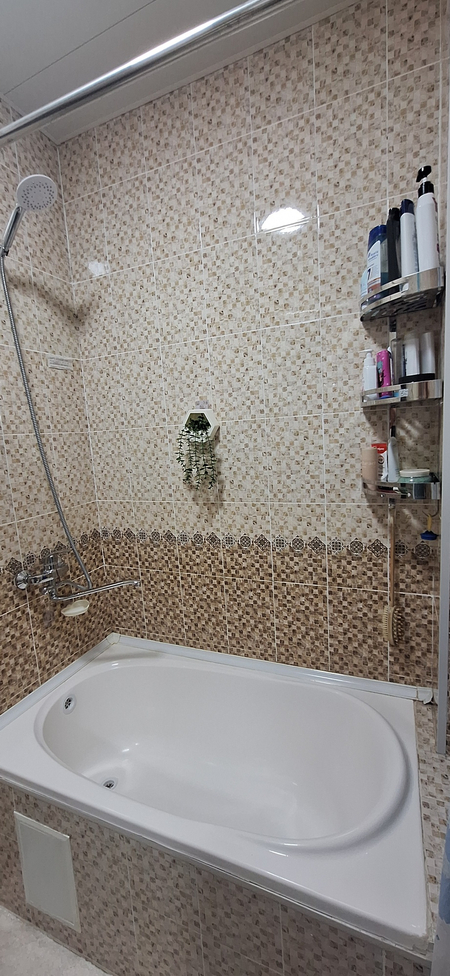 Продаётся 1/2/4 северовосток, массив Феруза ... 38кв.м ... 1 хонали кв