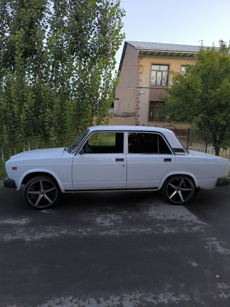 Vaz 2107 sotiladi