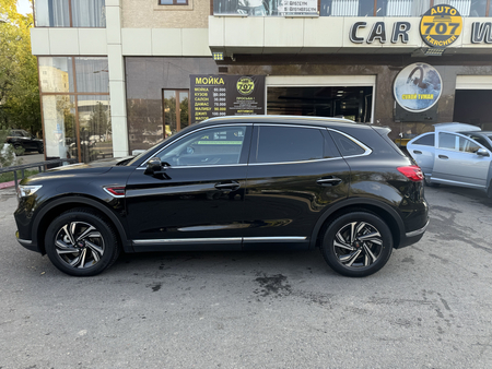 Hongqi Hs5 full. Tozza