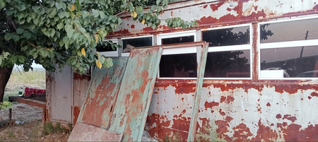 Vagon sotiladi hamma joyi yaxshi faqat ichini abshifka qilish kirak