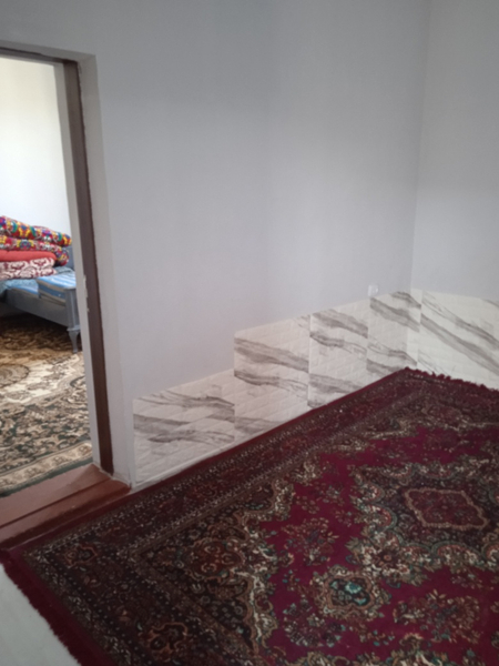 4 sotix 20x20 4 ta xona suv gaz svet toplipol xamma narsasi bor
