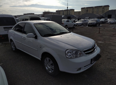 Chevrolet Lacetti 1,8 sotiladi holati yahshi ozimmizzi moshina