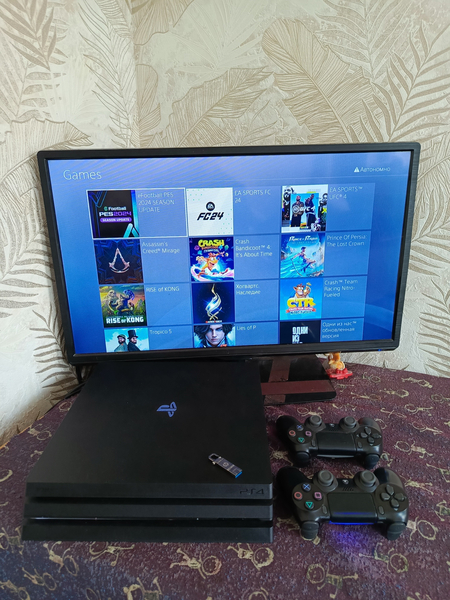 PS4 pro 1TB V:9.00+100 ta oyin ideal xolatda garantiya bor