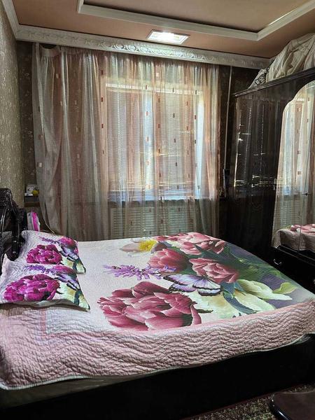 Продам бульшую 4-ком квартиру на карасу-4 с обстановкой А.К