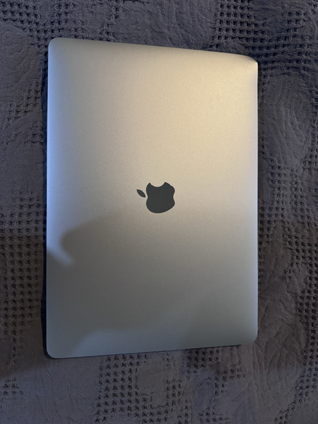 Macbook air M1/ 256/ silver/8gb