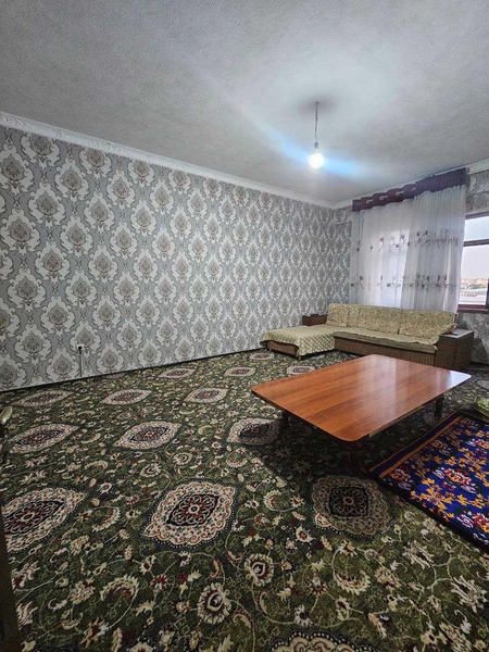 Махтумкули. Продам 4 комнатную квартиру на 4 этаже 7 этажного дома