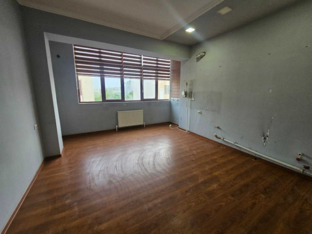 3 xonali 85m² 3-qavat sotiladi.