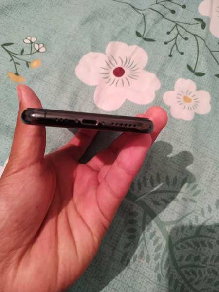 Iphone xs 64gb sotiladi
